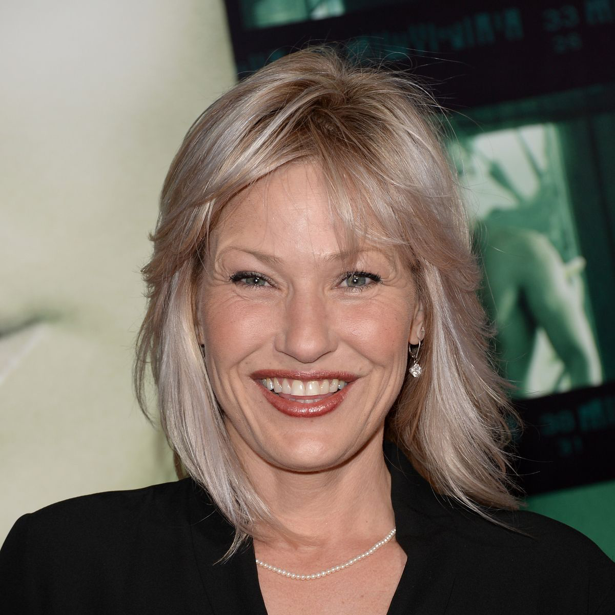 How tall is Joey Lauren Adams – All Celeb Heights